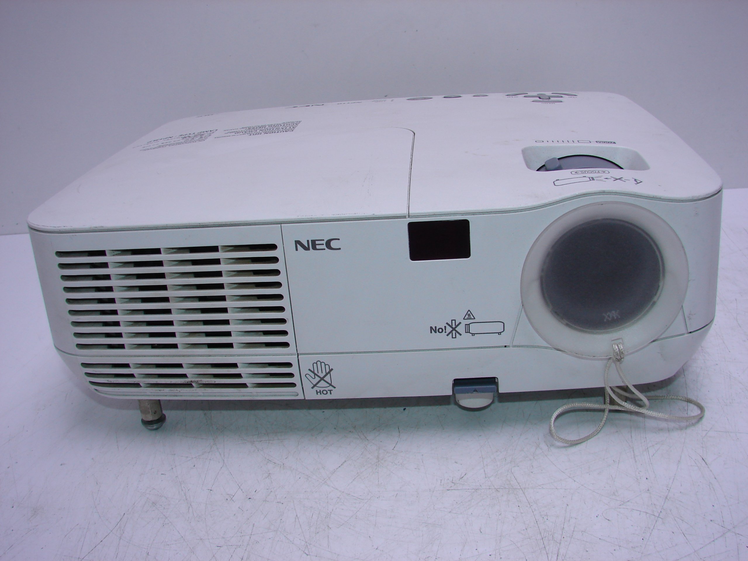 PROJEKTOR RZUTNIK NEC NP110 HDMI - 7287531625 - oficjalne archiwum allegro