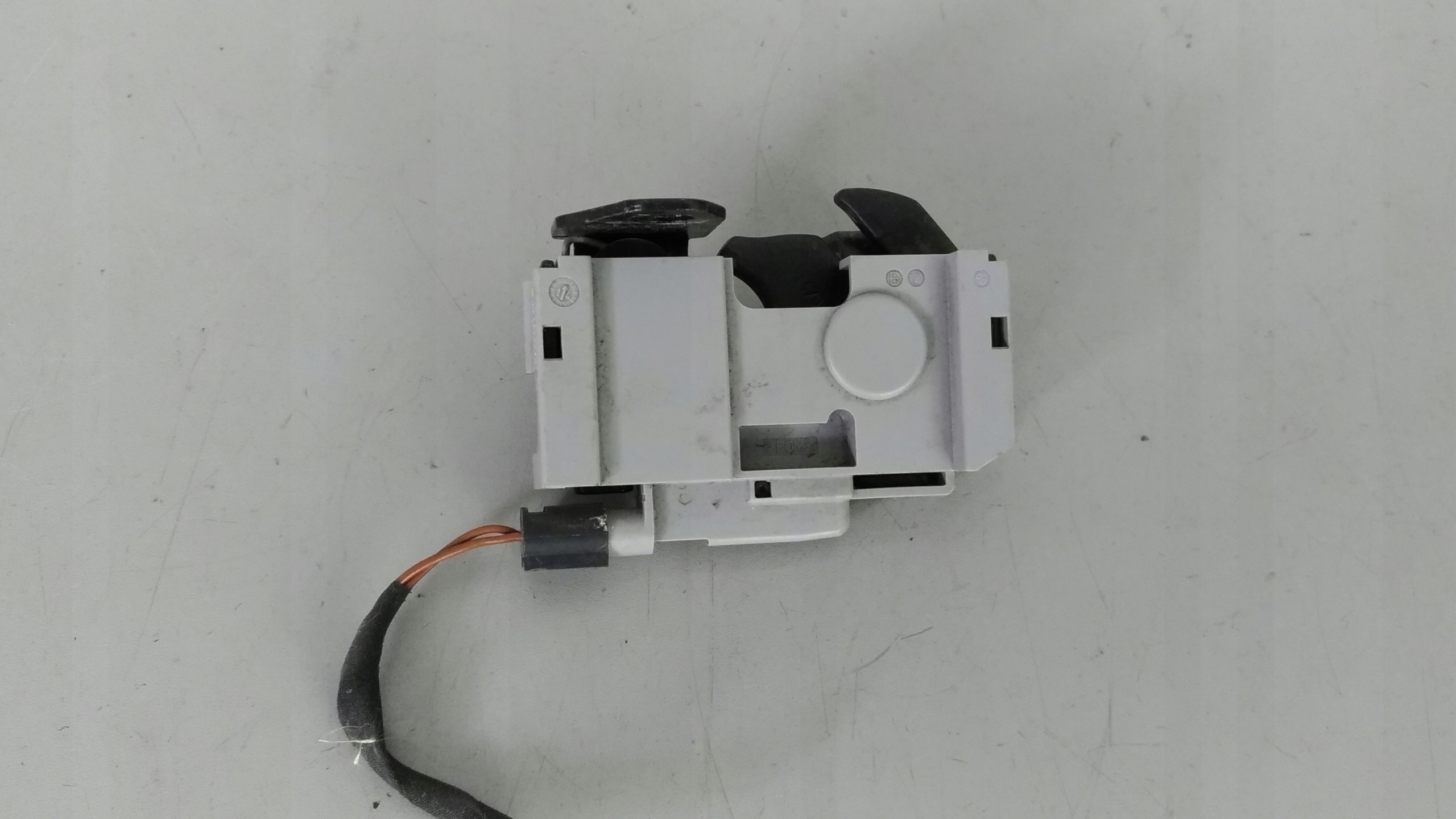 W205 C200 ZAMEK MASKI PRAWY A2048704458 - 7549612280 - oficjalne ...