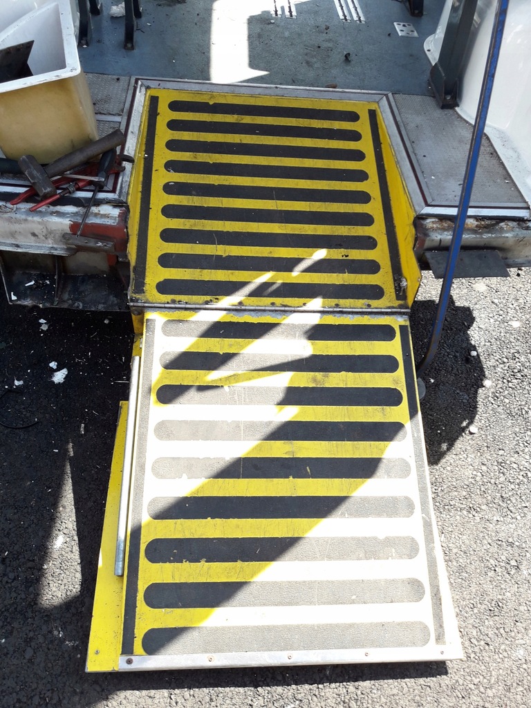 RENAULT MASTER II BUS , KARETKA PODEST WJAZDOWY - 7476552492 ...