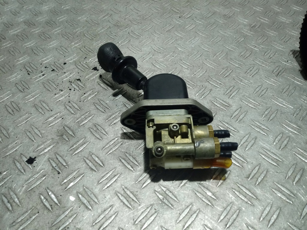 ZAWÓR HAMULCA RĘCZNEGO MAN TGA TGX 81523156156 - 7782684597 - oficjalne ...