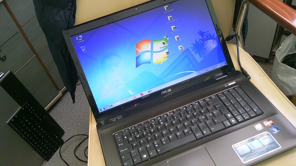 Asus X 72 D / Radeon HD 5470 - 1gb - 7622660550 - oficjalne archiwum ...