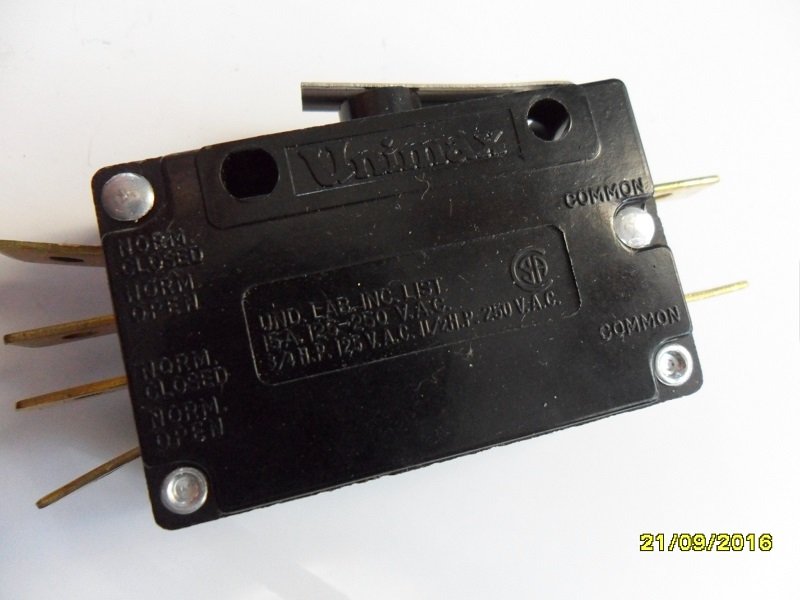 Przełącznik chwilowy 16A/250V -2 styki przełączal. - 7333170452 - oficjalne archiwum Allegro