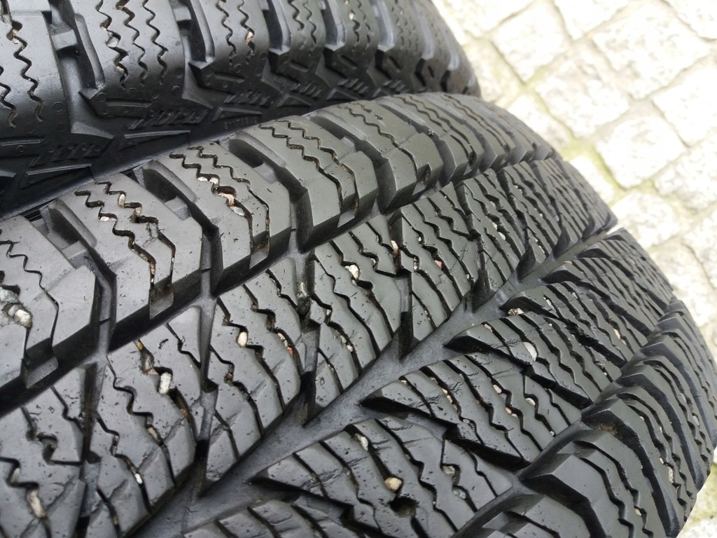 OPONY ZIMOWE 195/70R15C UNIROYAL 195/70/15 C 10mm - 7610369544 - oficjalne archiwum Allegro