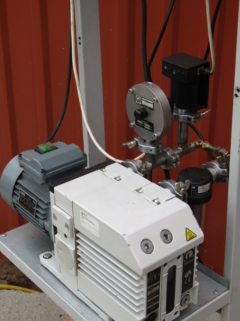 LEYBOLD TRIVAC D8B DWUSTOPNIOWA POMPA PRÓŻNIOWA - 7093936263 ...